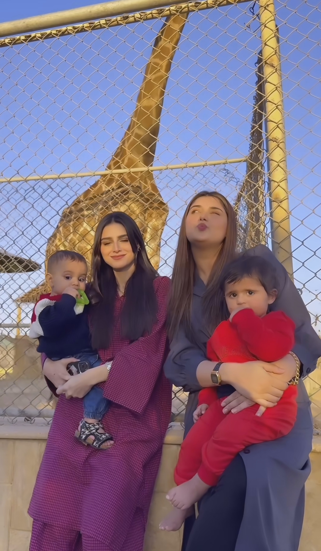 Maaz Safder & Wife Host Kanwal & Zulqarnain In Karachi | Reviewit.pk