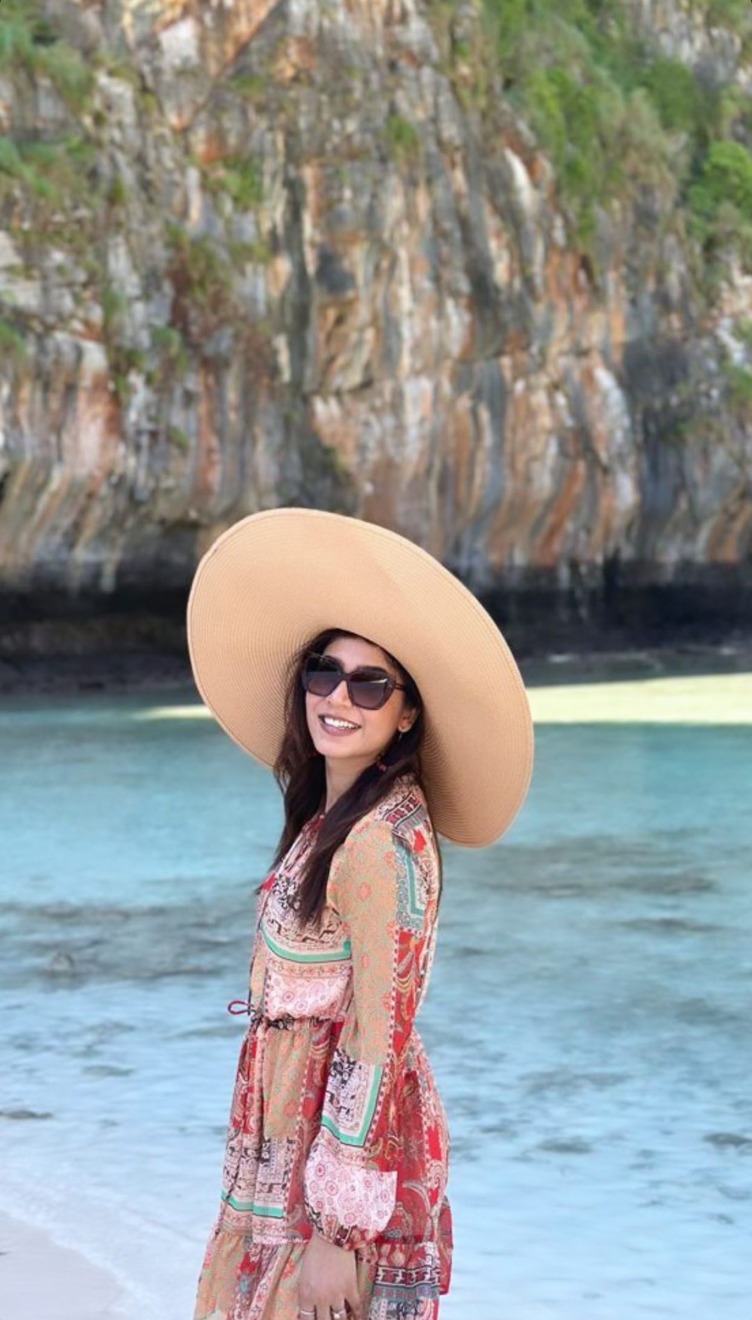 Mansha Pasha Vacationing With Her Family | Reviewit.pk
