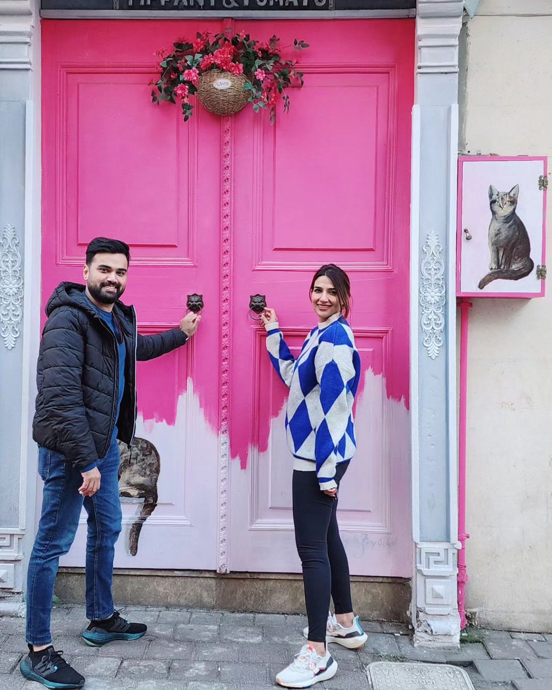 Rabab Hashim New Pictures With Family From Turkey | Reviewit.pk