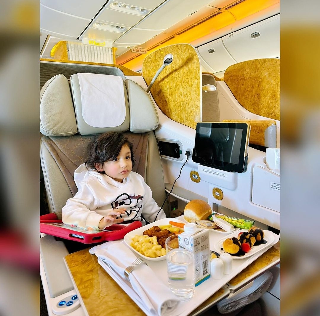 Saniya Shamshad's Adorable New Pictures With Son From Flight | Reviewit.pk