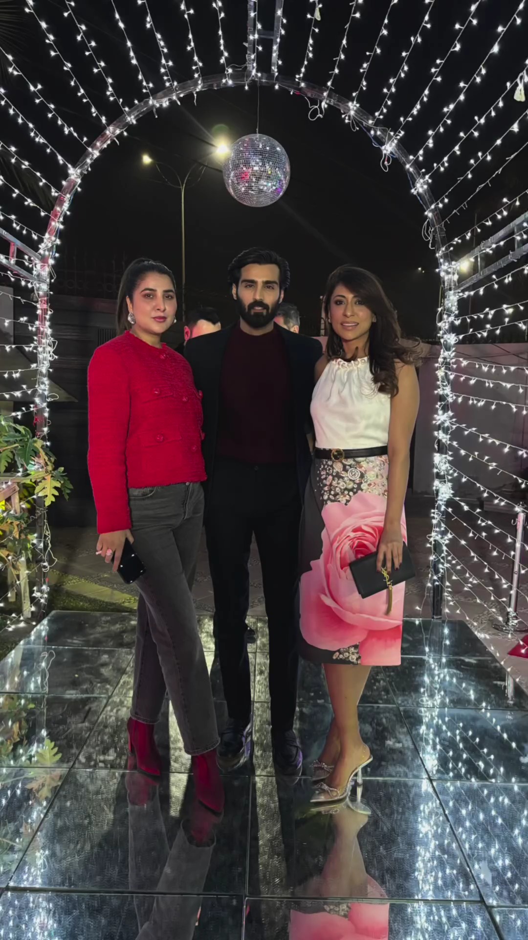 Areeba Habib With Celebrity Friends At Christmas Lunch Party | Reviewit.pk