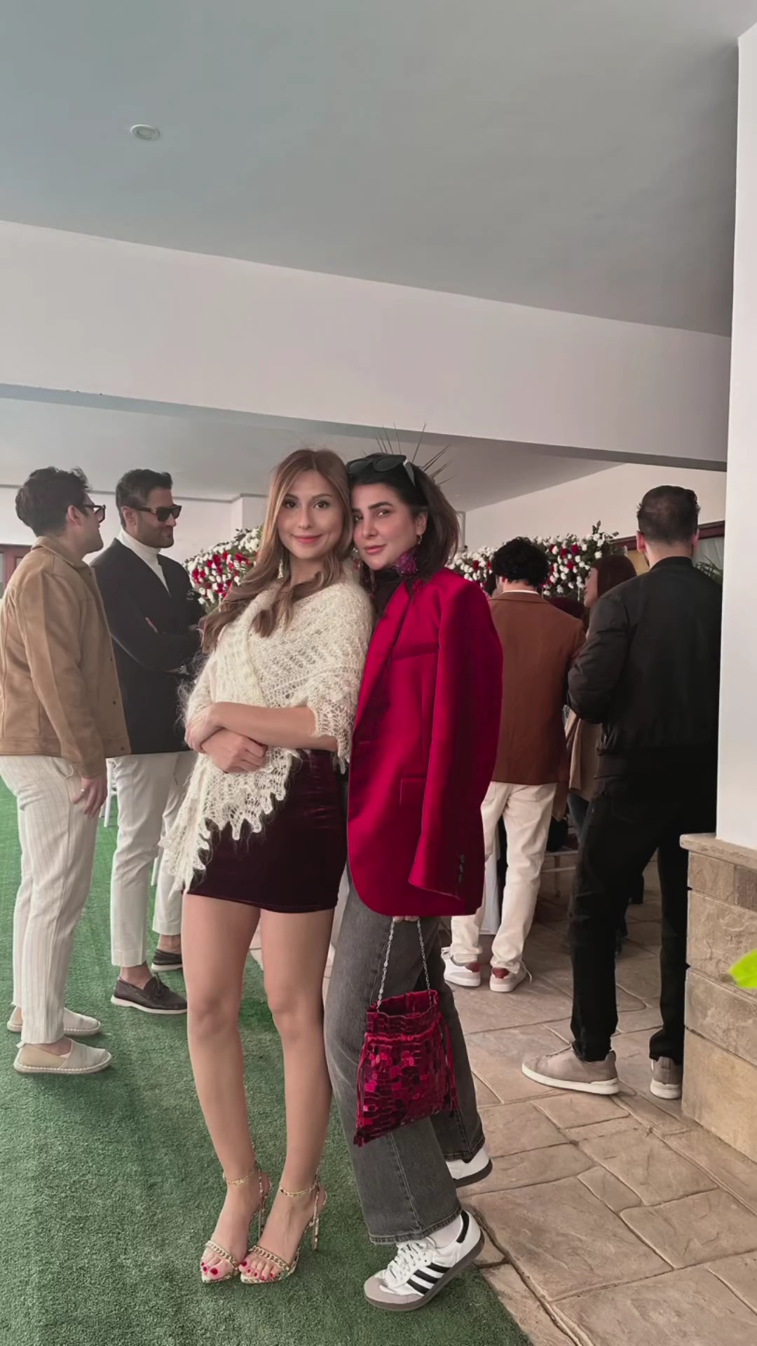 Areeba Habib With Celebrity Friends At Christmas Lunch Party | Reviewit.pk