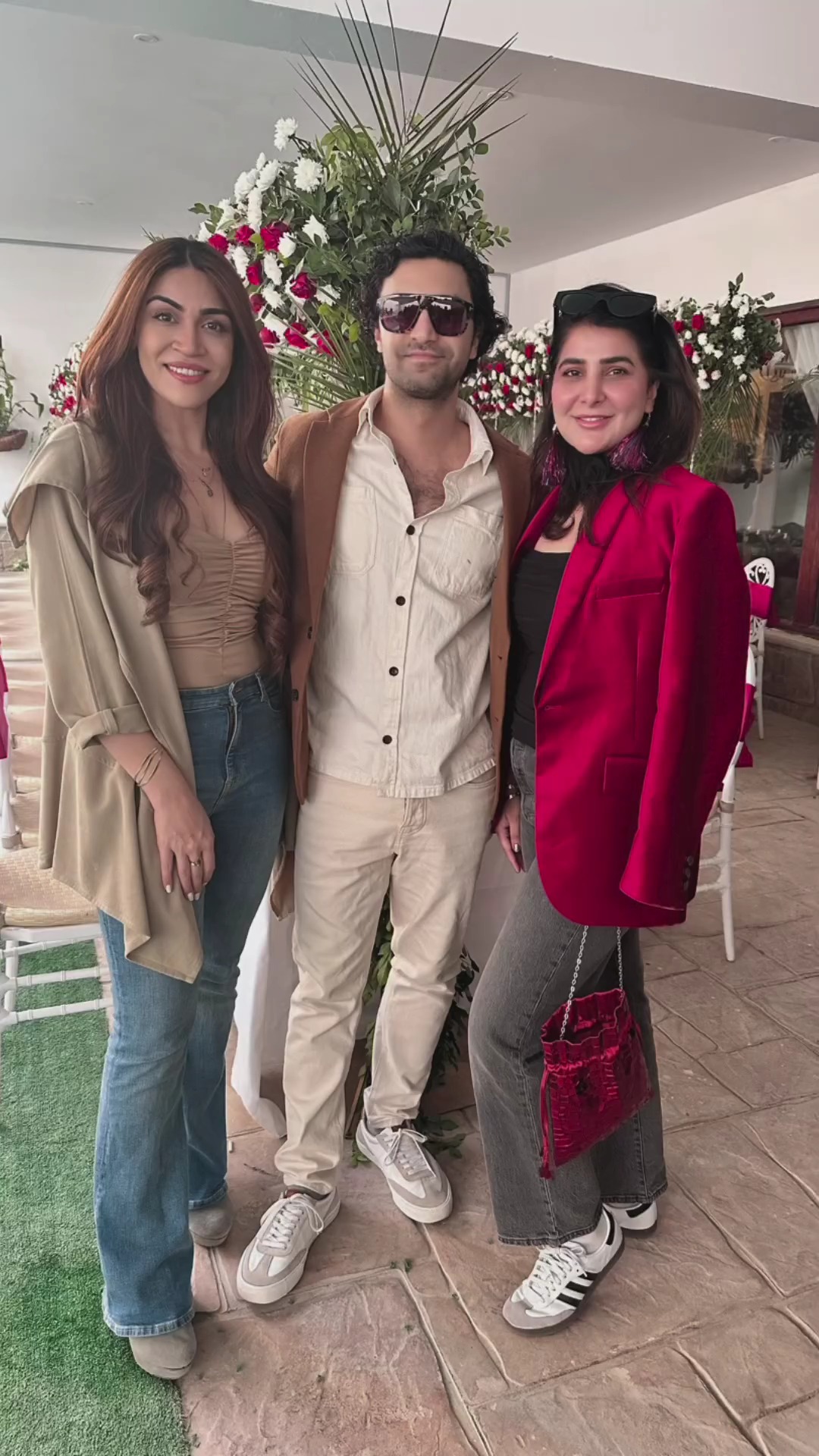 Areeba Habib With Celebrity Friends At Christmas Lunch Party | Reviewit.pk