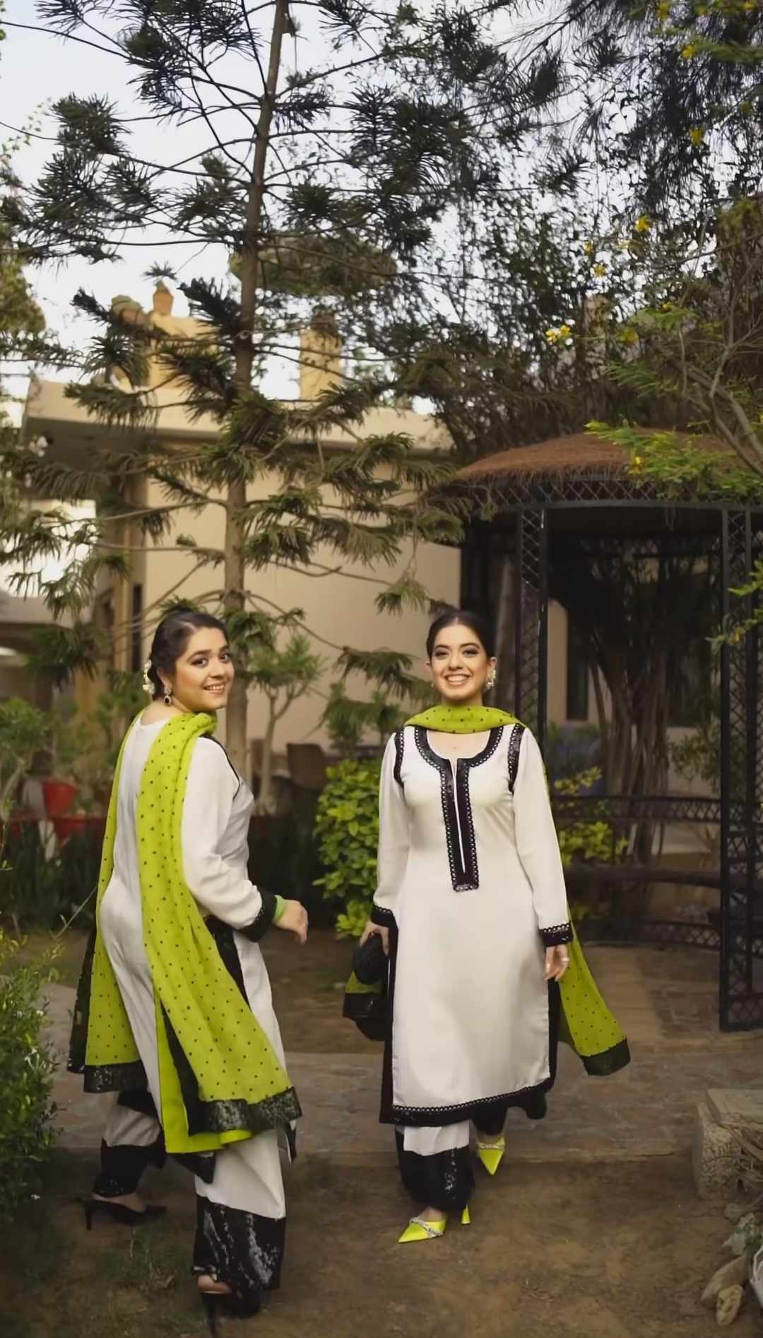 Arisha Razi Shares Stunning Pictures With Family & Friends | Reviewit.pk