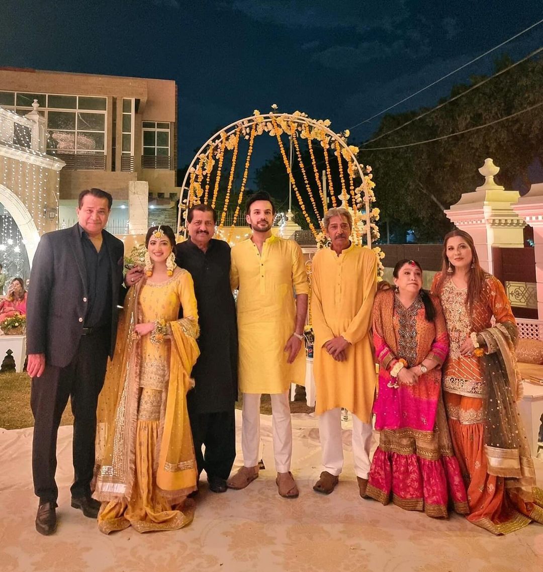 Aymen Saleem Looks Beautiful In Yellow On Her Mayoun | Reviewit.pk