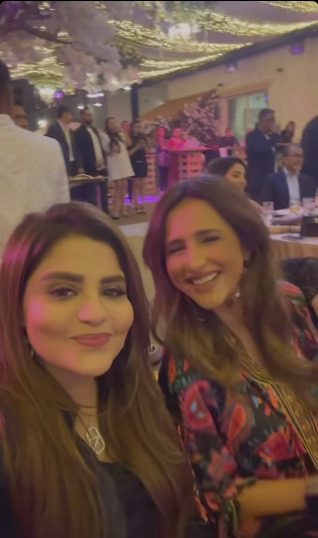 Pakistani Celebrities Attended Bpraak's Concert In Dubai | Reviewit.pk