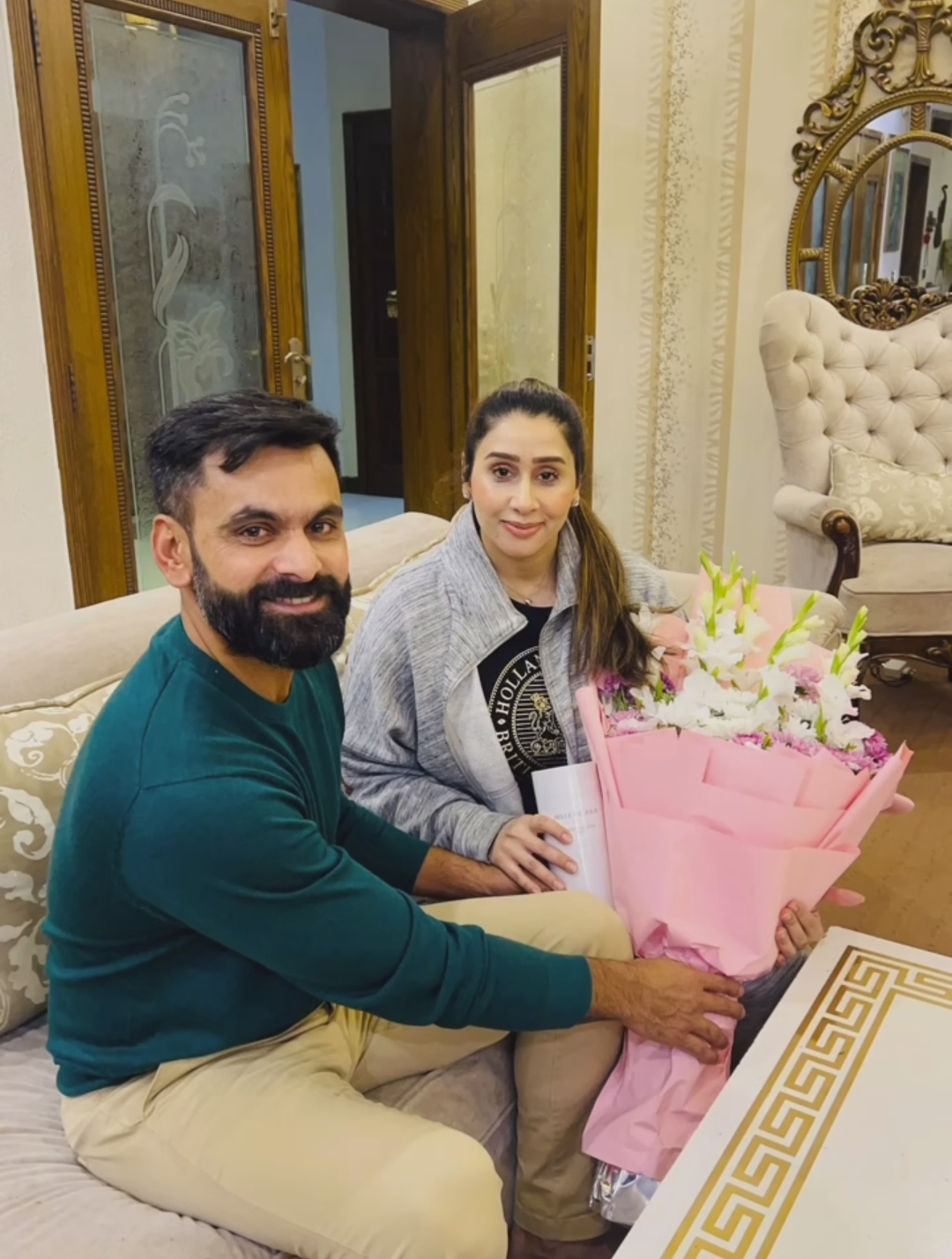 Muhammad Hafeez' Pictures With Wife From Canberra, Australia | Reviewit.pk