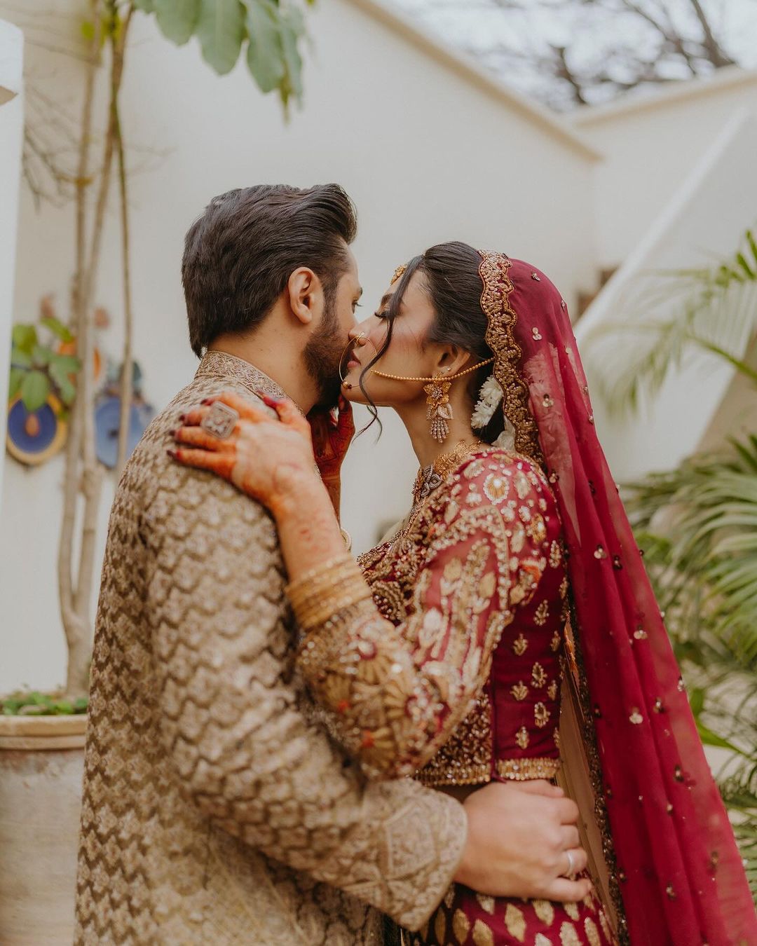 Iqra Kanwal HD Wedding Photoshoot | Reviewit.pk