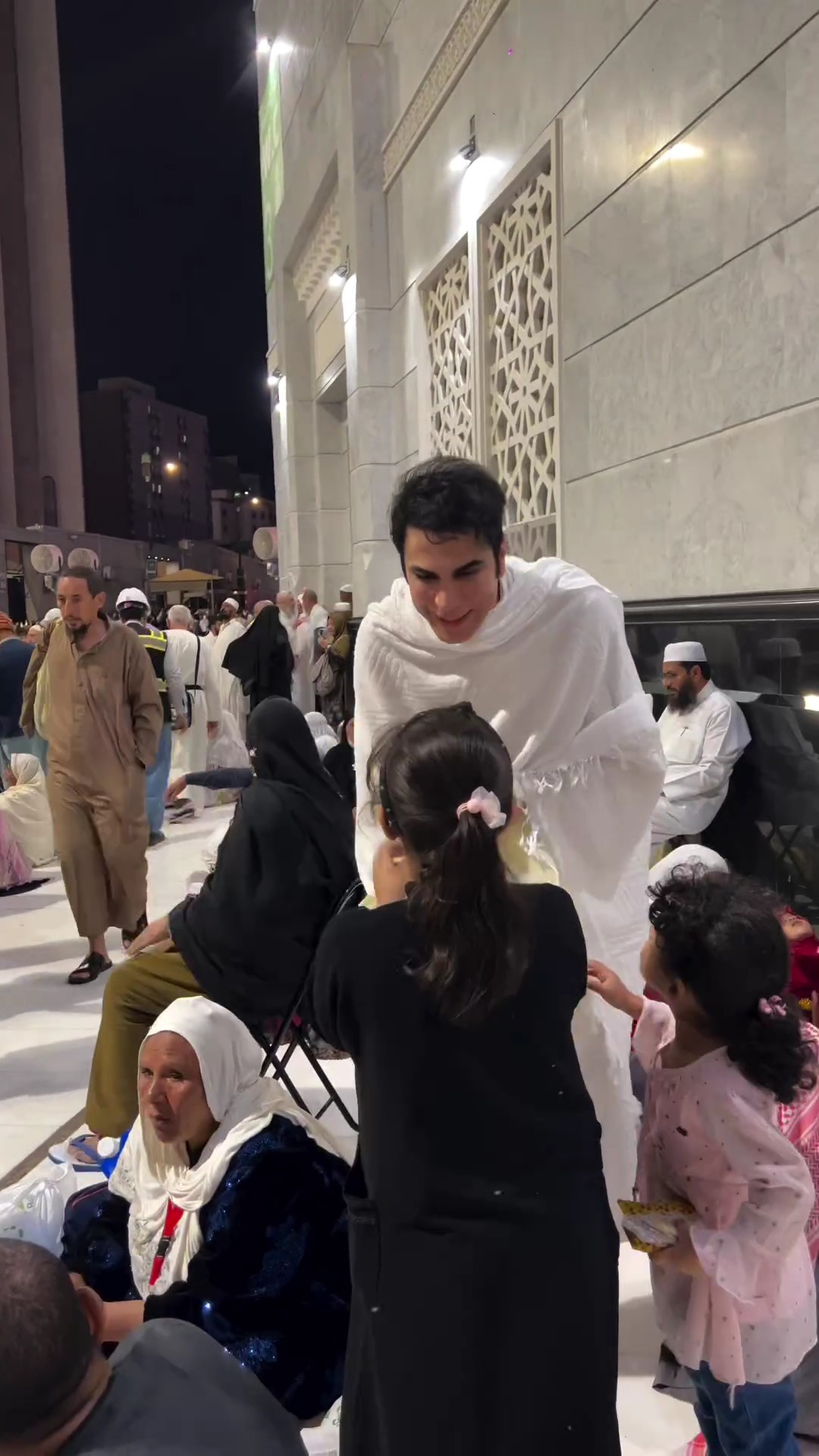 Pakistani Ken Doll Aka Adnan Zafar Performs Umrah | Reviewit.pk