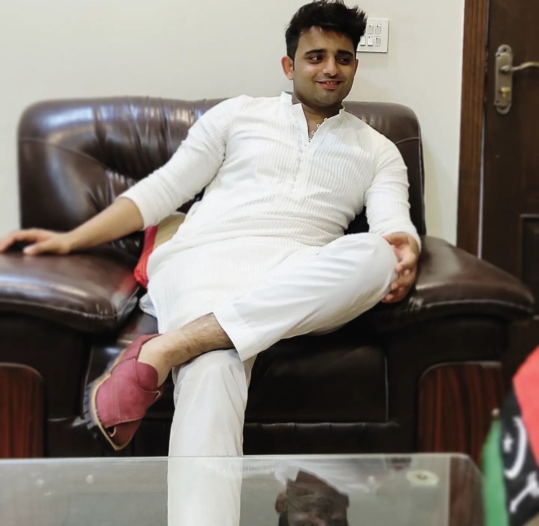 Who Is Kiran Ashfaque's Husband | Reviewit.pk