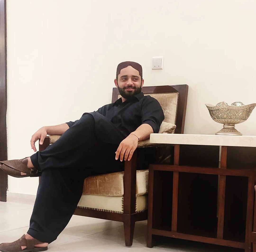 Who Is Kiran Ashfaque's Husband | Reviewit.pk