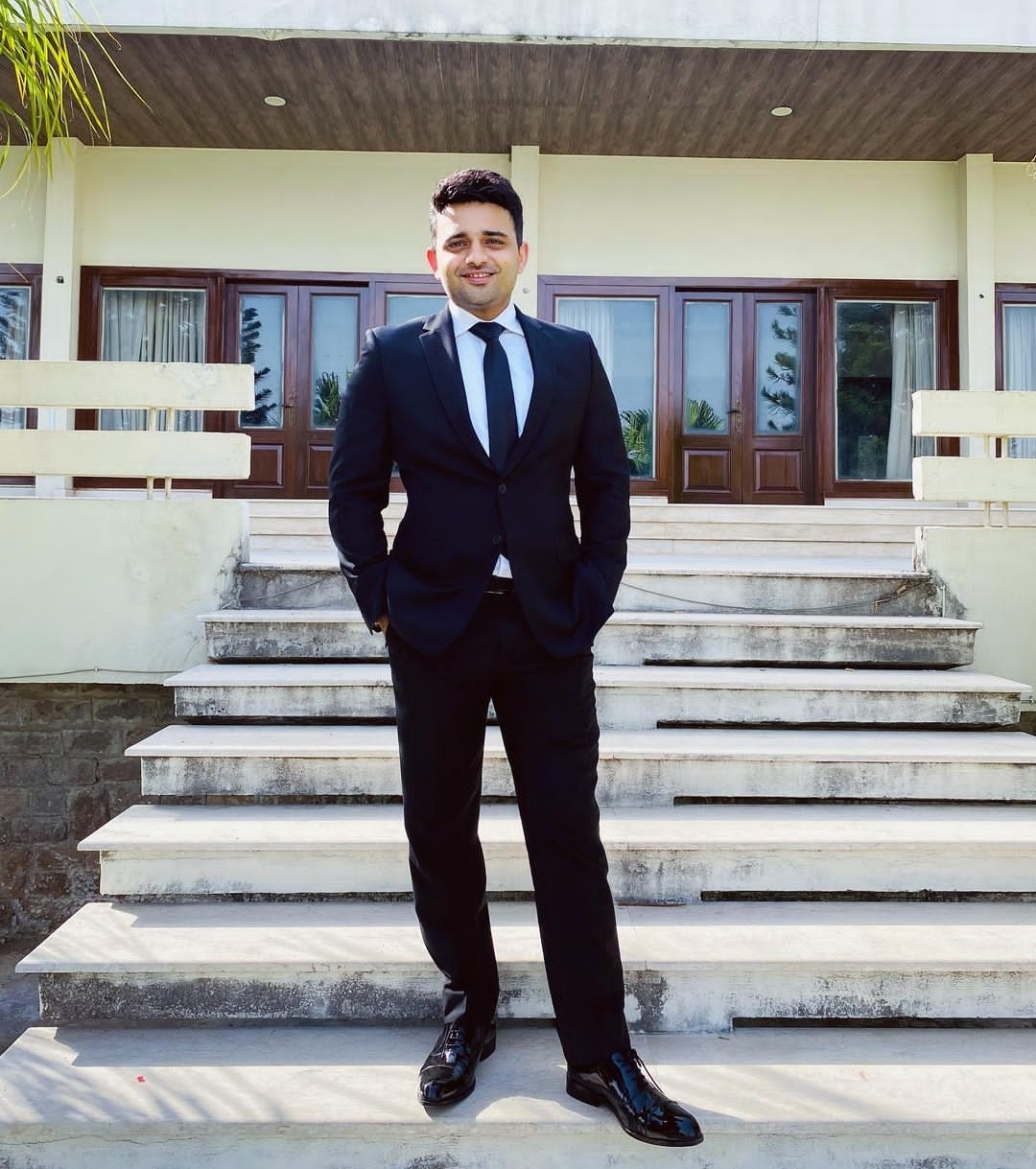 Who Is Kiran Ashfaque's Husband | Reviewit.pk