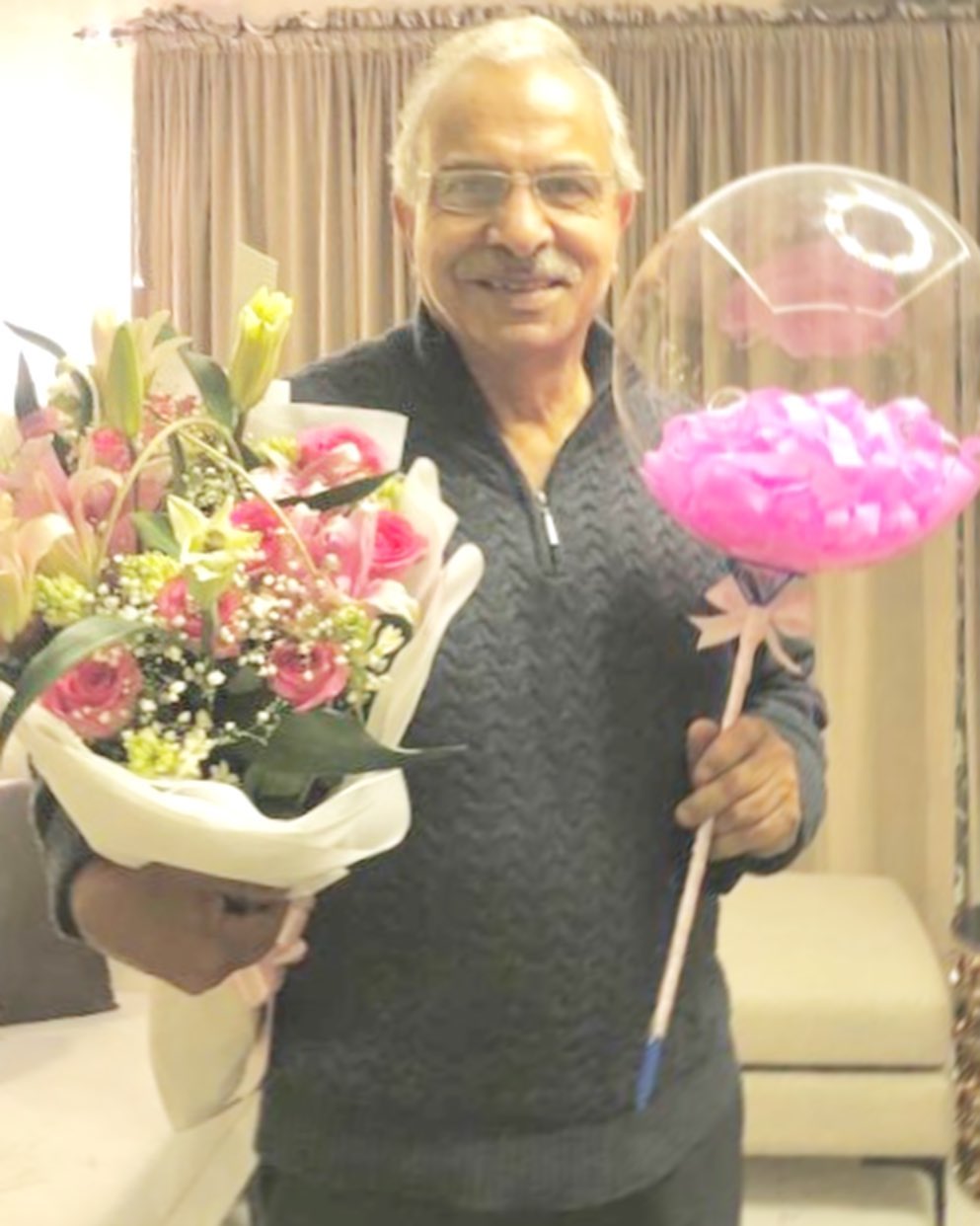 Mawra Hocane Pictures With Family & Friends | Reviewit.pk