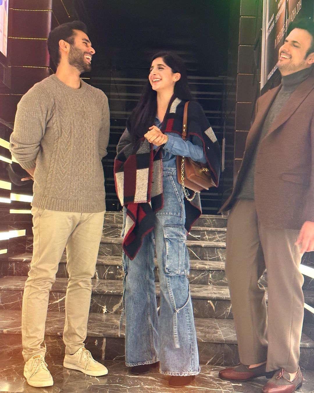 Mawra Hocane Pictures With Family & Friends | Reviewit.pk