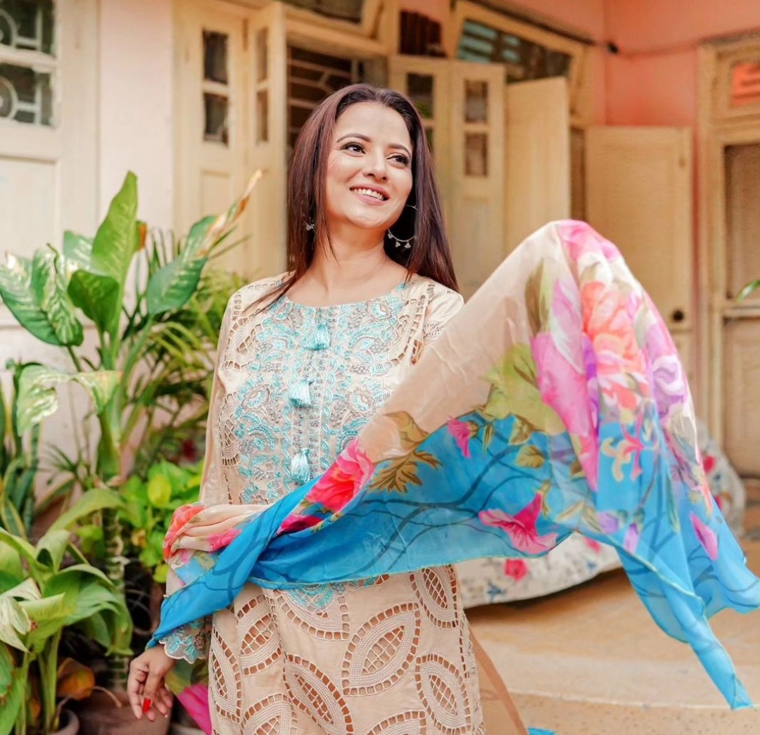 Mizna Waqas About Life After Father's Second Marriage | Reviewit.pk