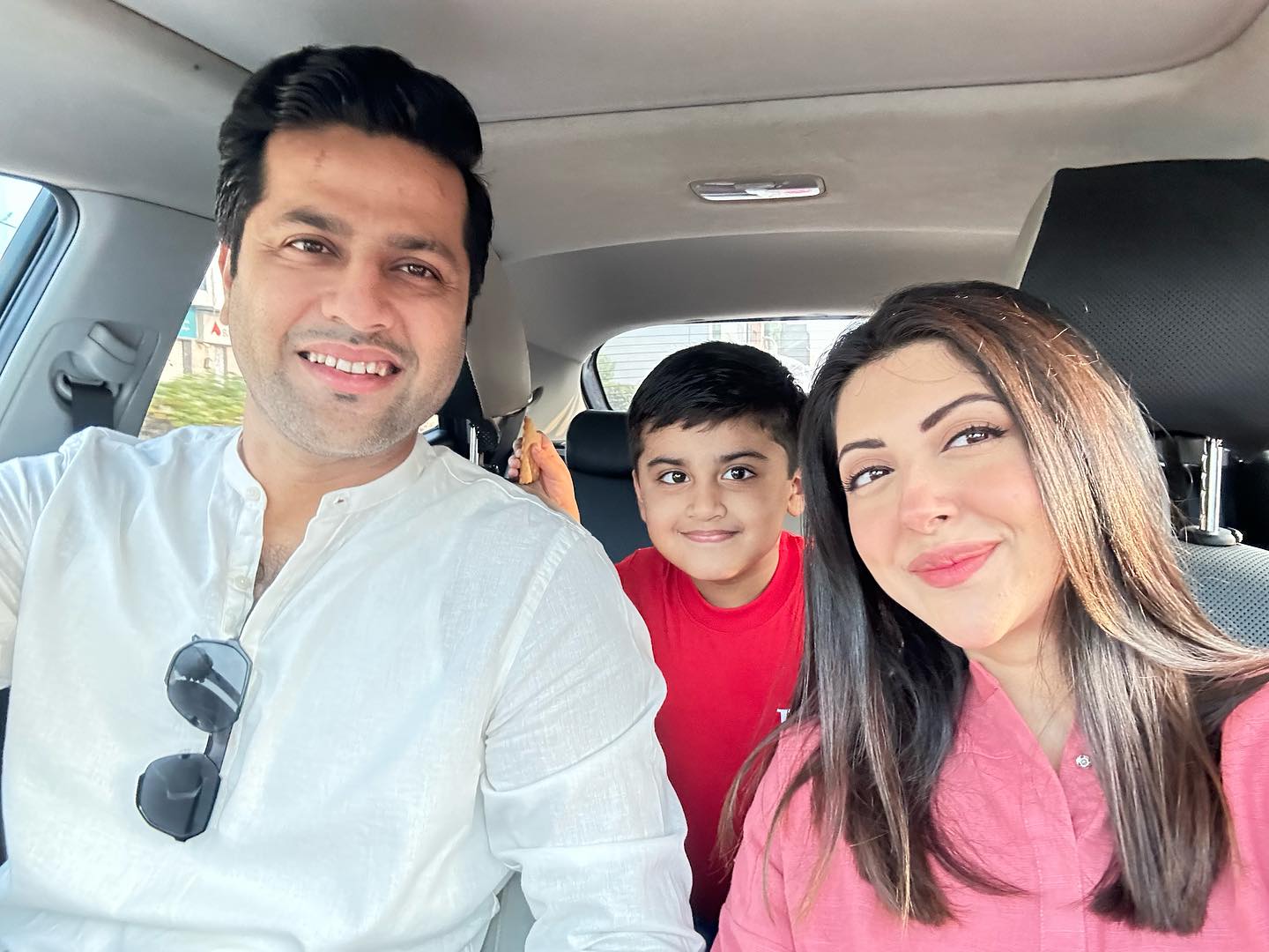 Moomal Khalid Shares Loved Up Pictures With Husband On Anniversary ...