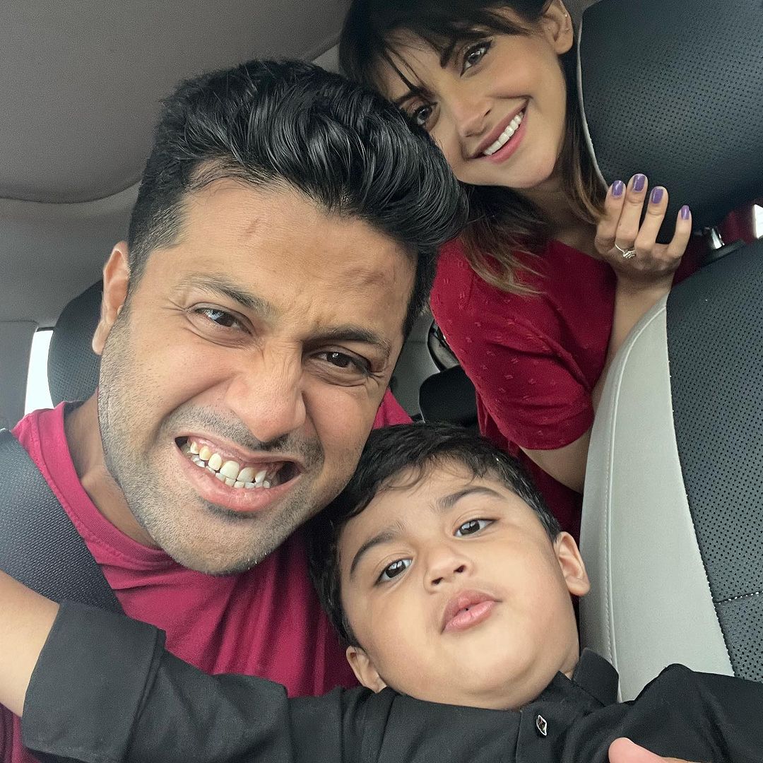 Moomal Khalid Shares Loved Up Pictures With Husband On Anniversary ...