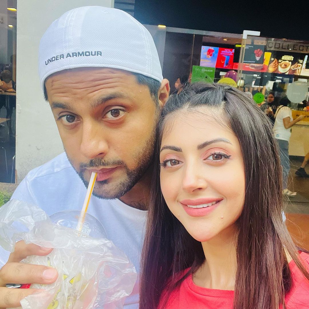Moomal Khalid Shares Loved Up Pictures With Husband On Anniversary ...
