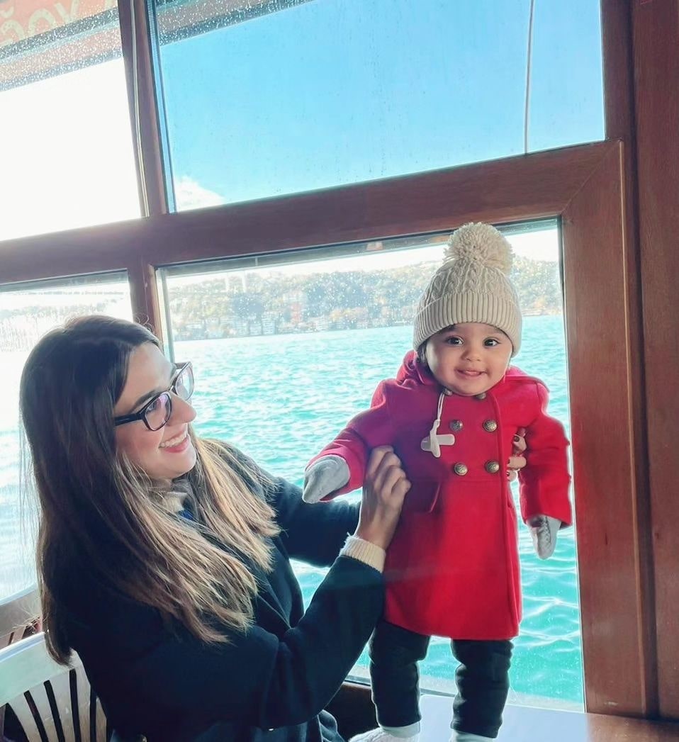 Rabab Hashim's Beautiful Pictures With Daughter From Turkey | Reviewit.pk