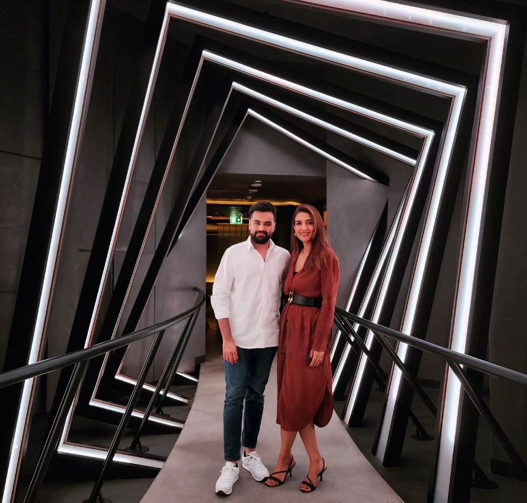 Rabab Hashim New Pictures With Family From Turkey | Reviewit.pk