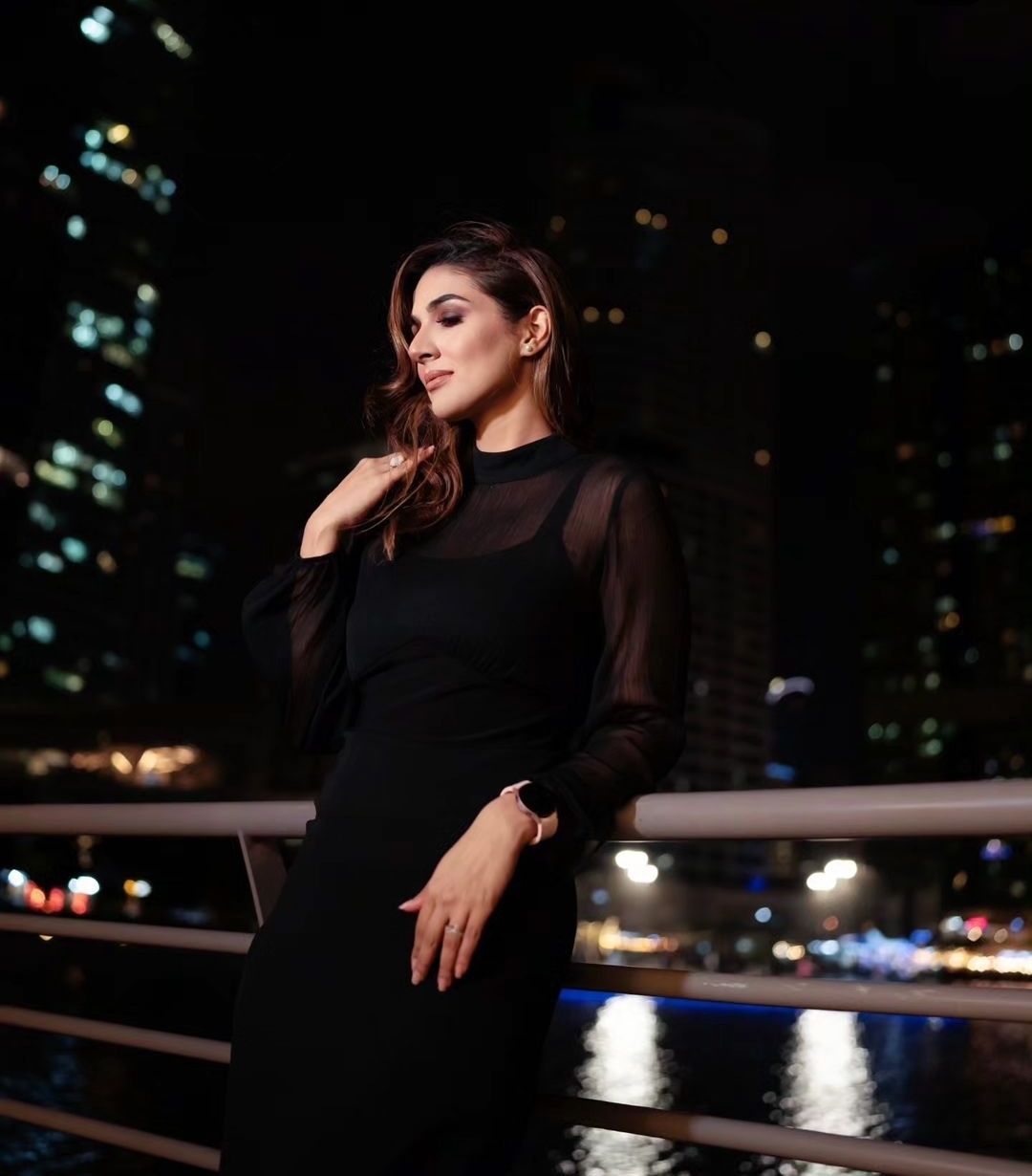 Rabab Hashim New Pictures With Family From Turkey | Reviewit.pk