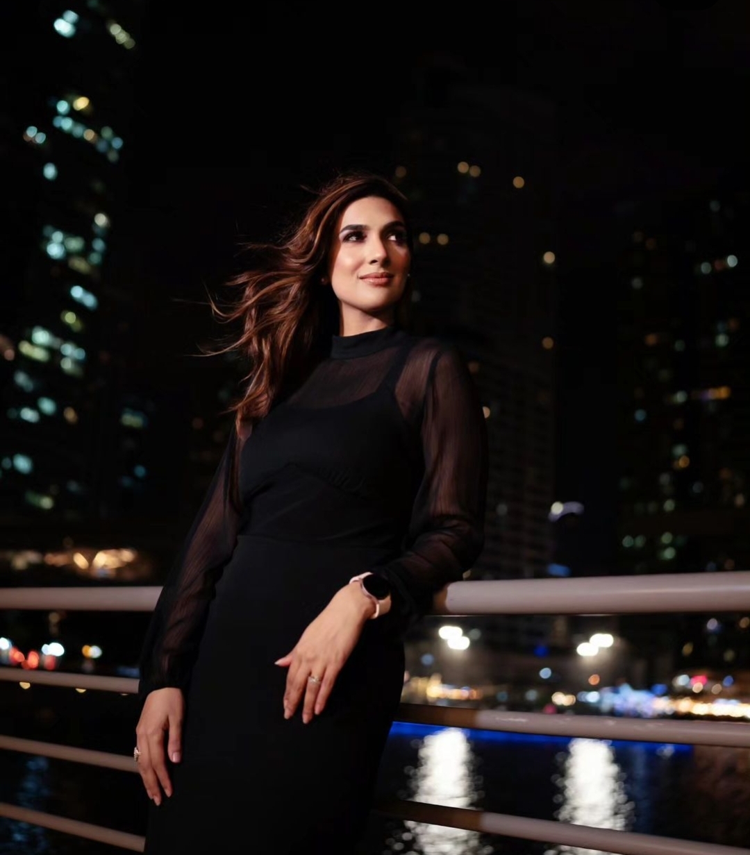 Rabab Hashim New Pictures With Family From Turkey | Reviewit.pk