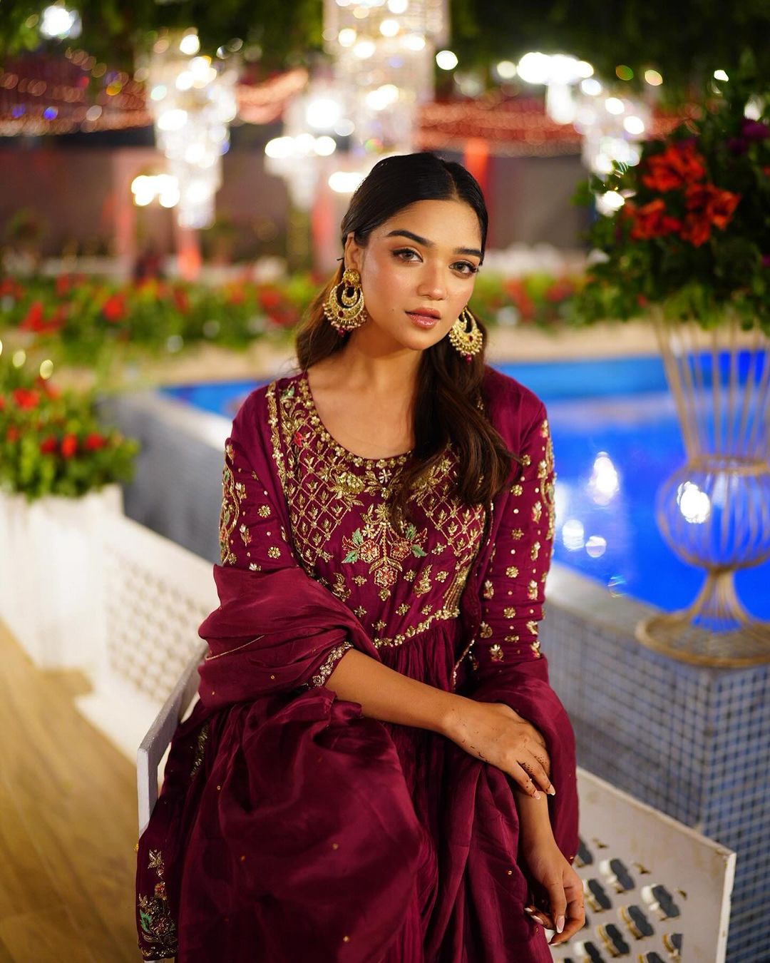 Romaisa Khan Celebrates Birthday With Loved Ones | Reviewit.pk