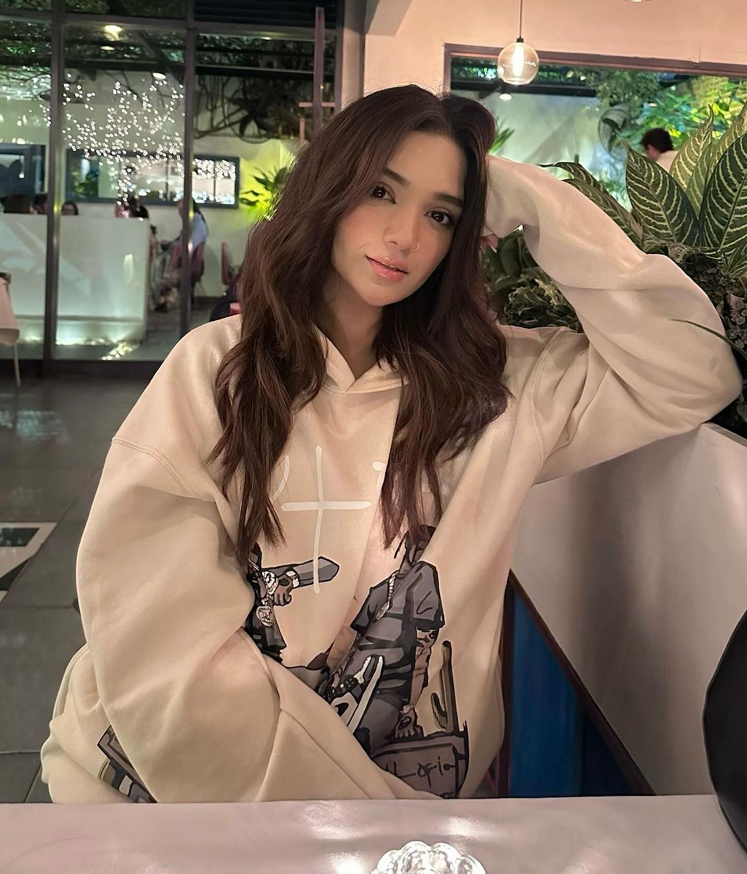 Romaisa Khan Celebrates Birthday With Loved Ones | Reviewit.pk