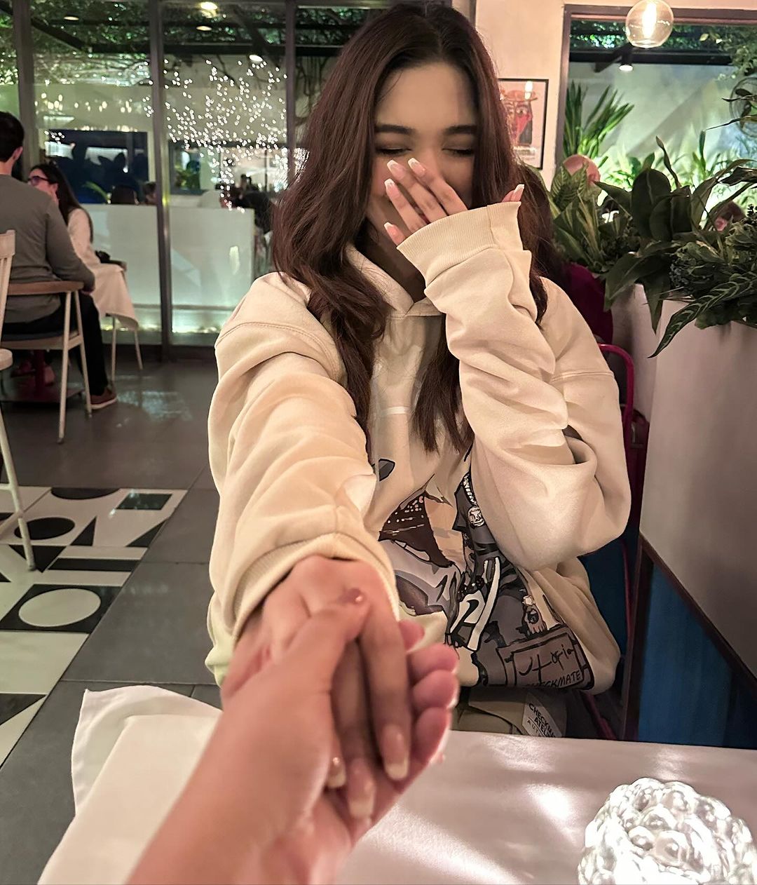 Romaisa Khan Celebrates Birthday With Loved Ones | Reviewit.pk