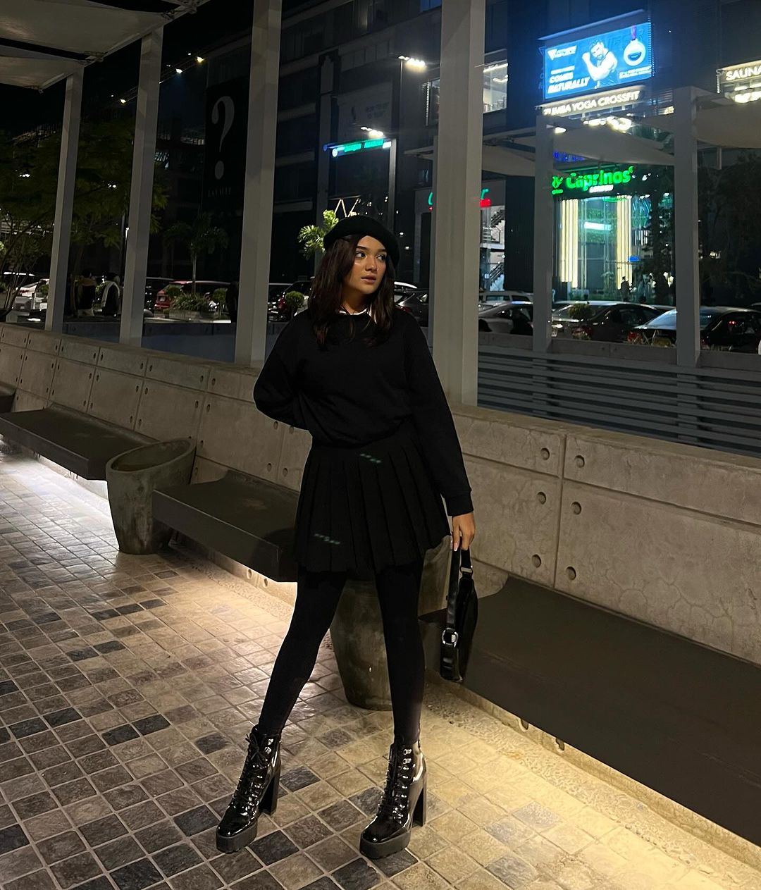 Romaisa Khan Celebrates Birthday With Loved Ones | Reviewit.pk