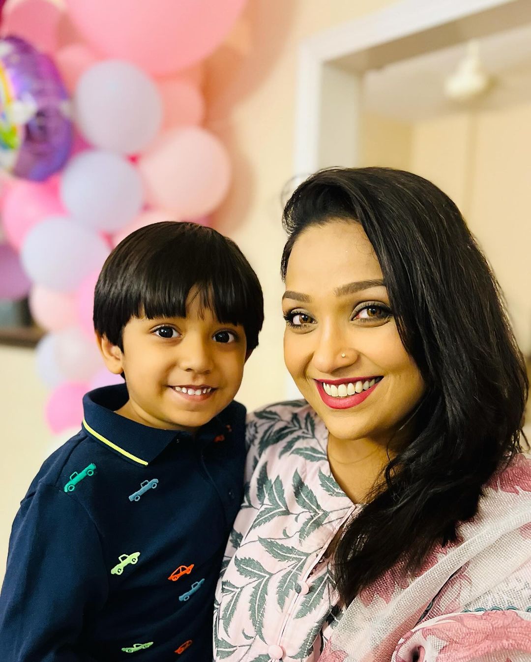 Uroosa Siddiqui's Beautiful Pictures With Son From A Birthday Party ...