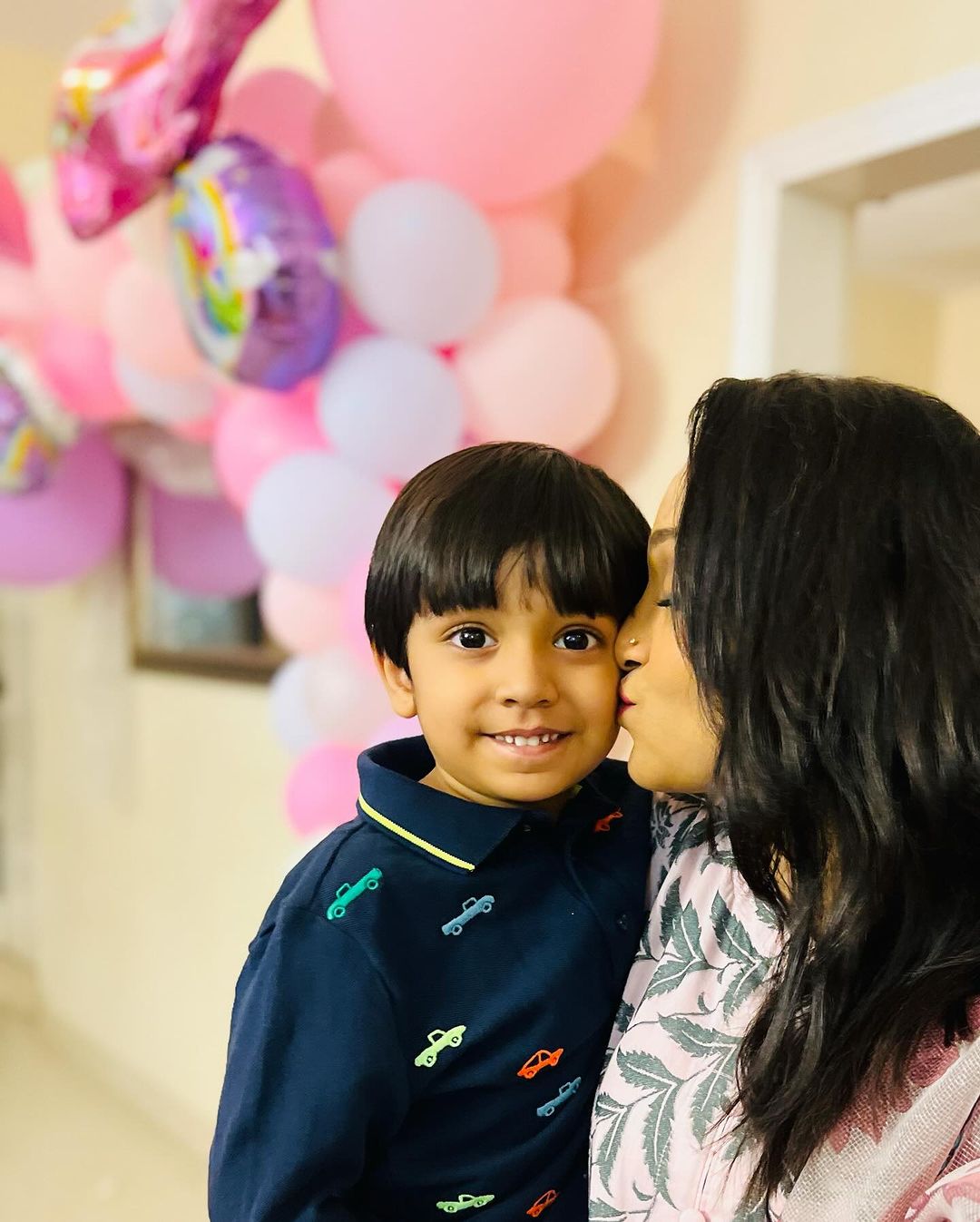 Uroosa Siddiqui's Beautiful Pictures With Son From A Birthday Party ...