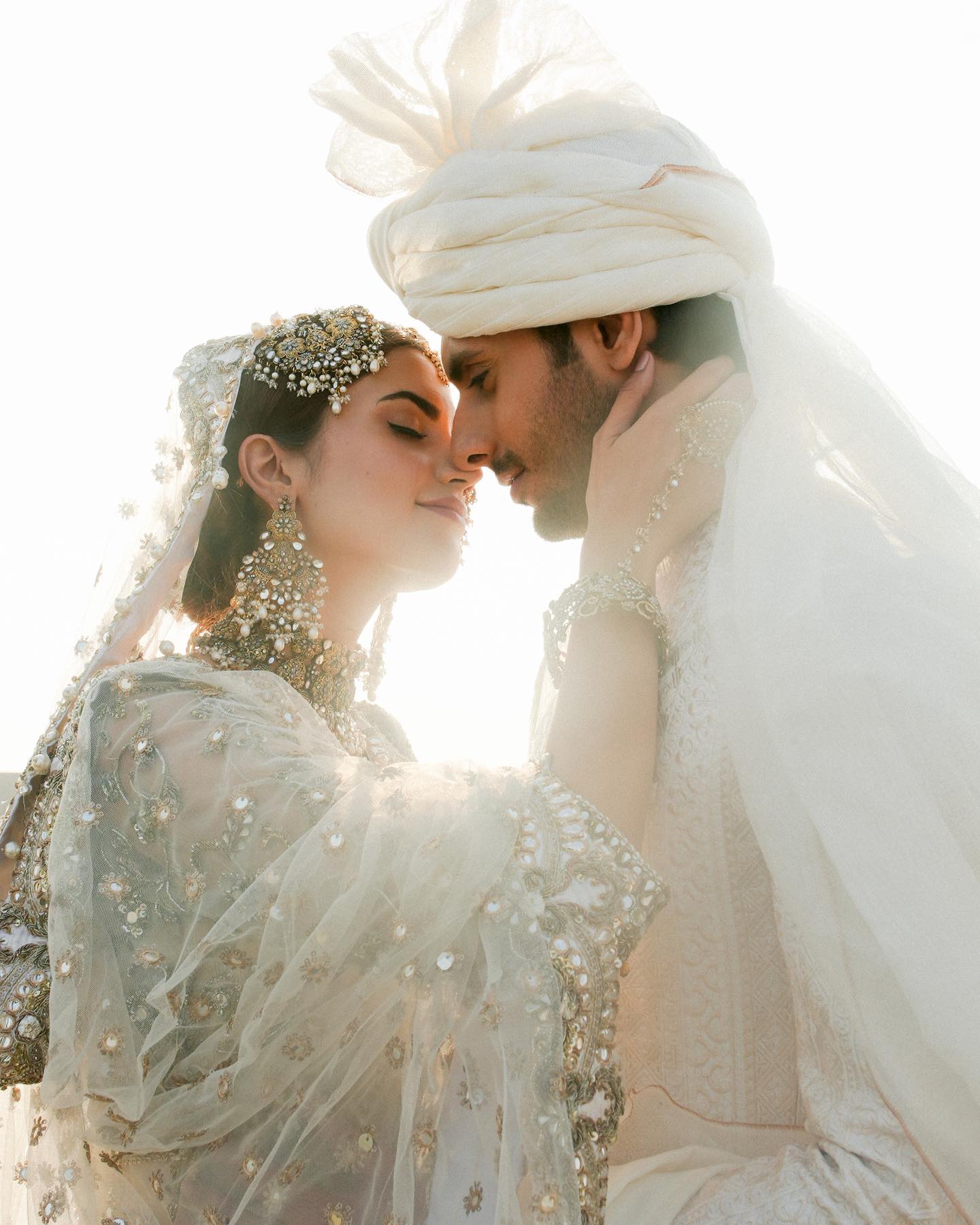 Washma Fatima And Subhan Awan Romantic Anniversary Shoot | Reviewit.pk