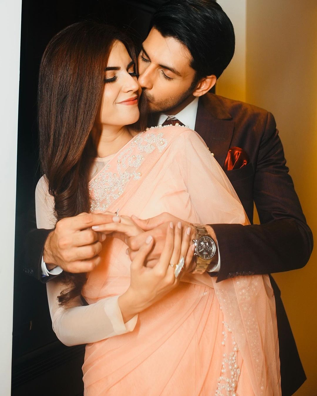 Washma Fatima And Subhan Awan Romantic Anniversary Shoot | Reviewit.pk