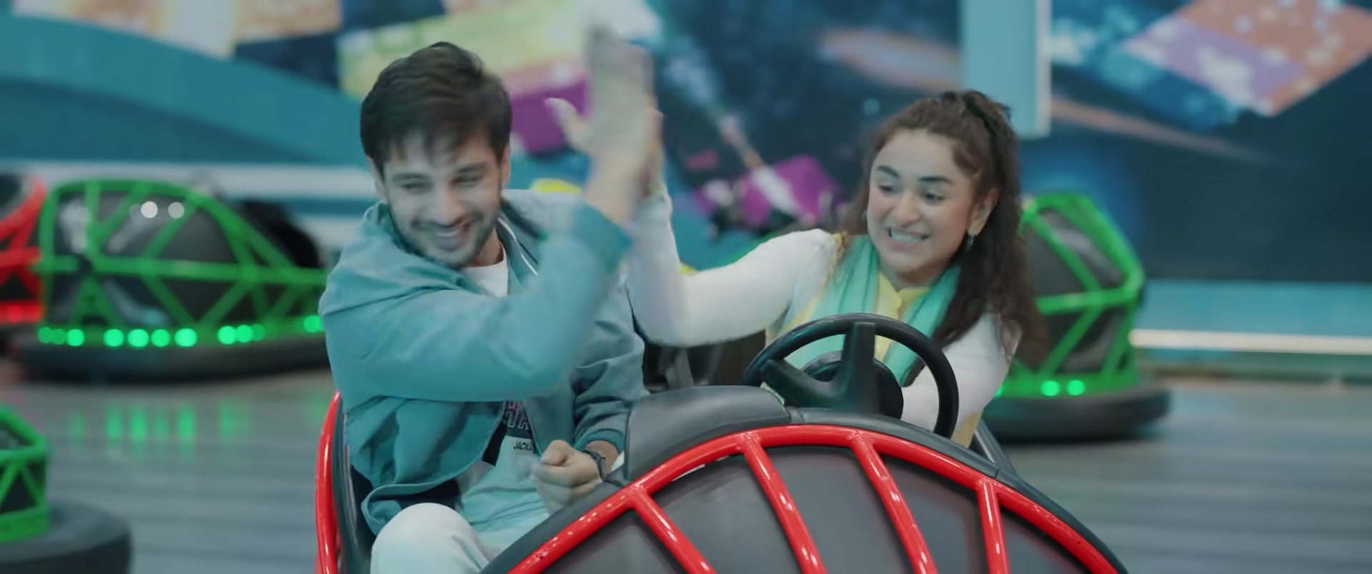 Public Loves Yumna Zaidi's Upbeat Song Mental Sa Dil | Reviewit.pk