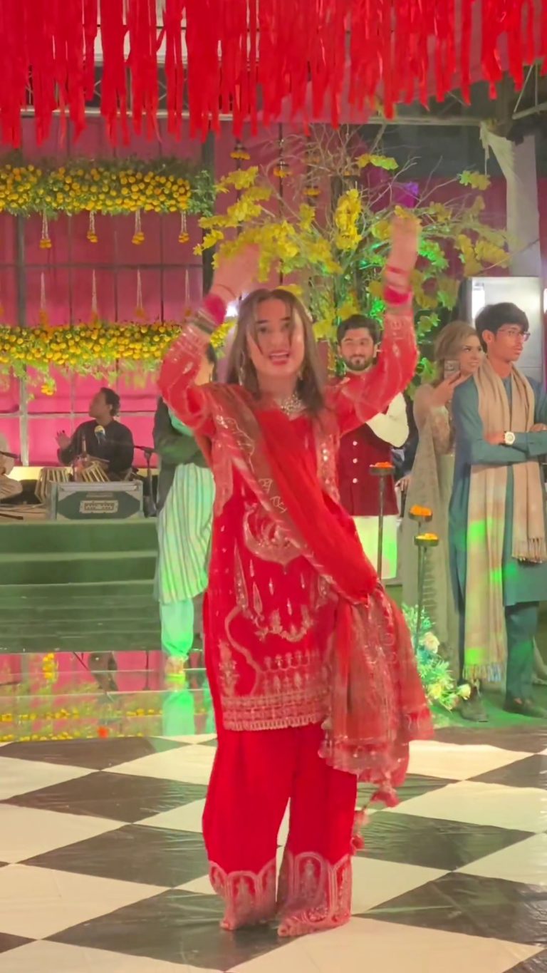 Yumna Zaidi's Wedding Dance Goes Viral | Reviewit.pk