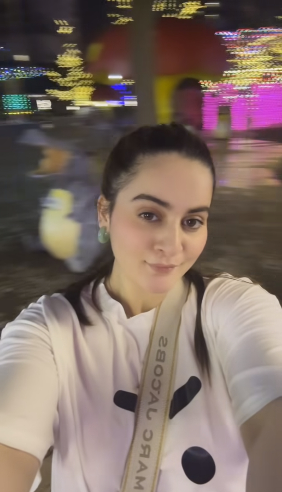Aiman Khan Shares New Reel From Malaysia | Reviewit.pk