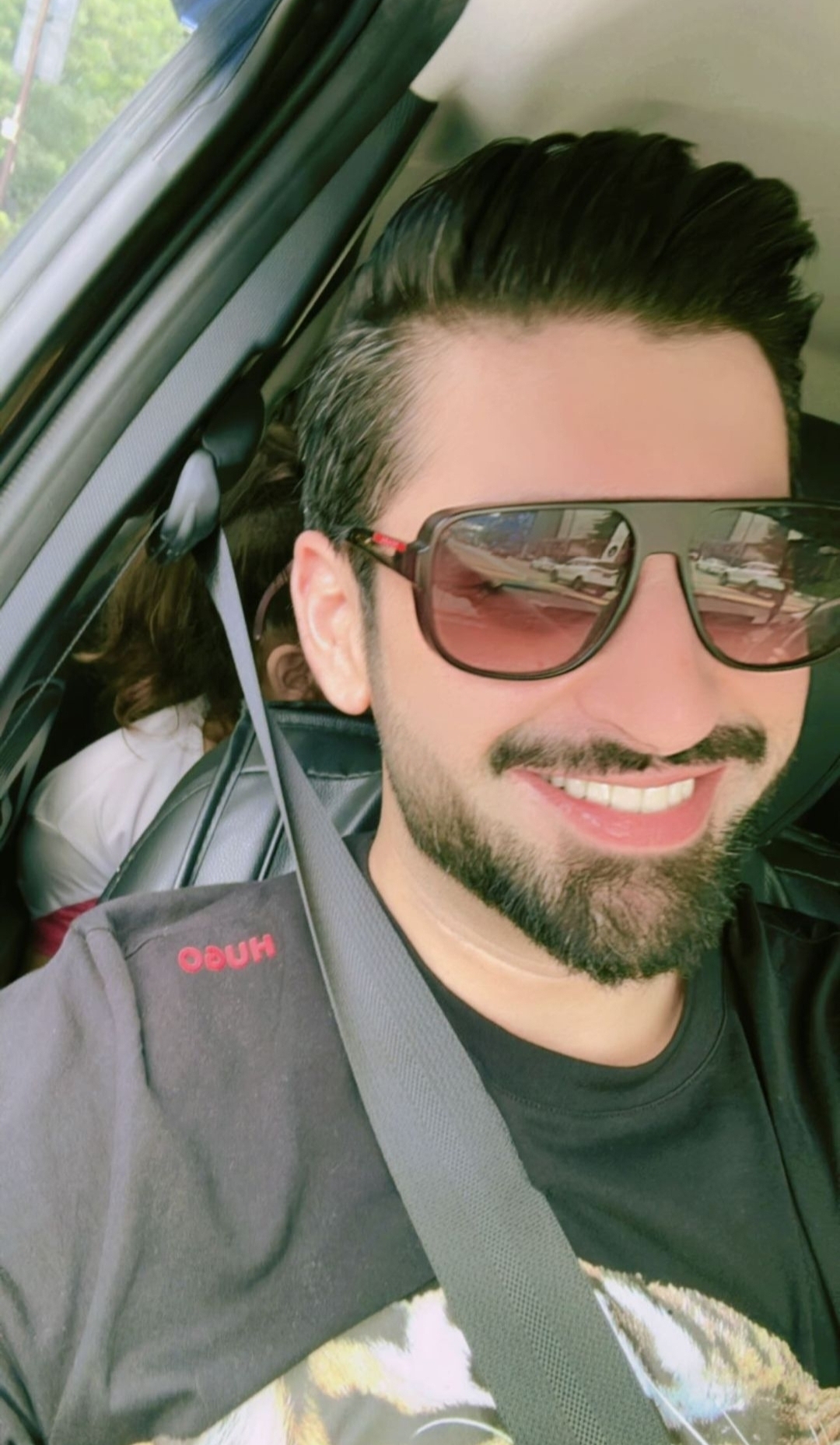 Aiman Khan Shares New Reel From Malaysia | Reviewit.pk