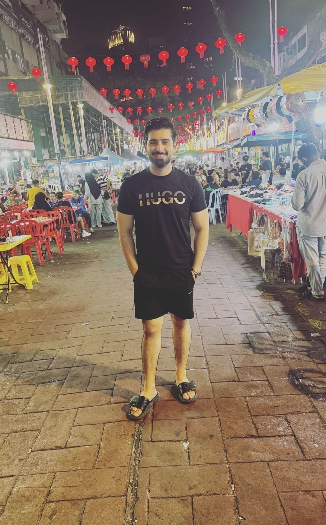 Aiman Khan Shares New Reel From Malaysia | Reviewit.pk