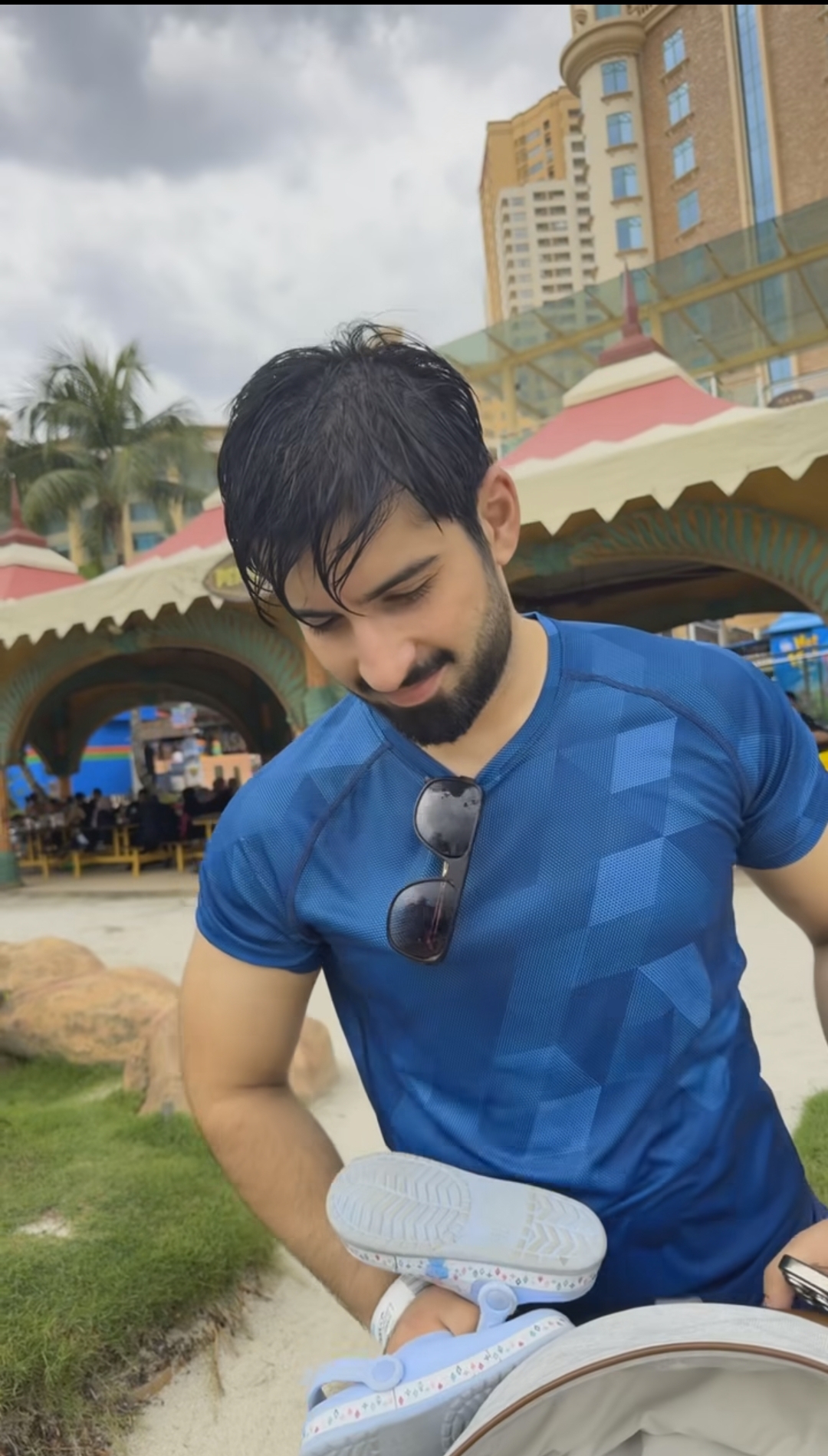 Aiman Khan Shares New Snaps & Reel From Family Vacation | Reviewit.pk