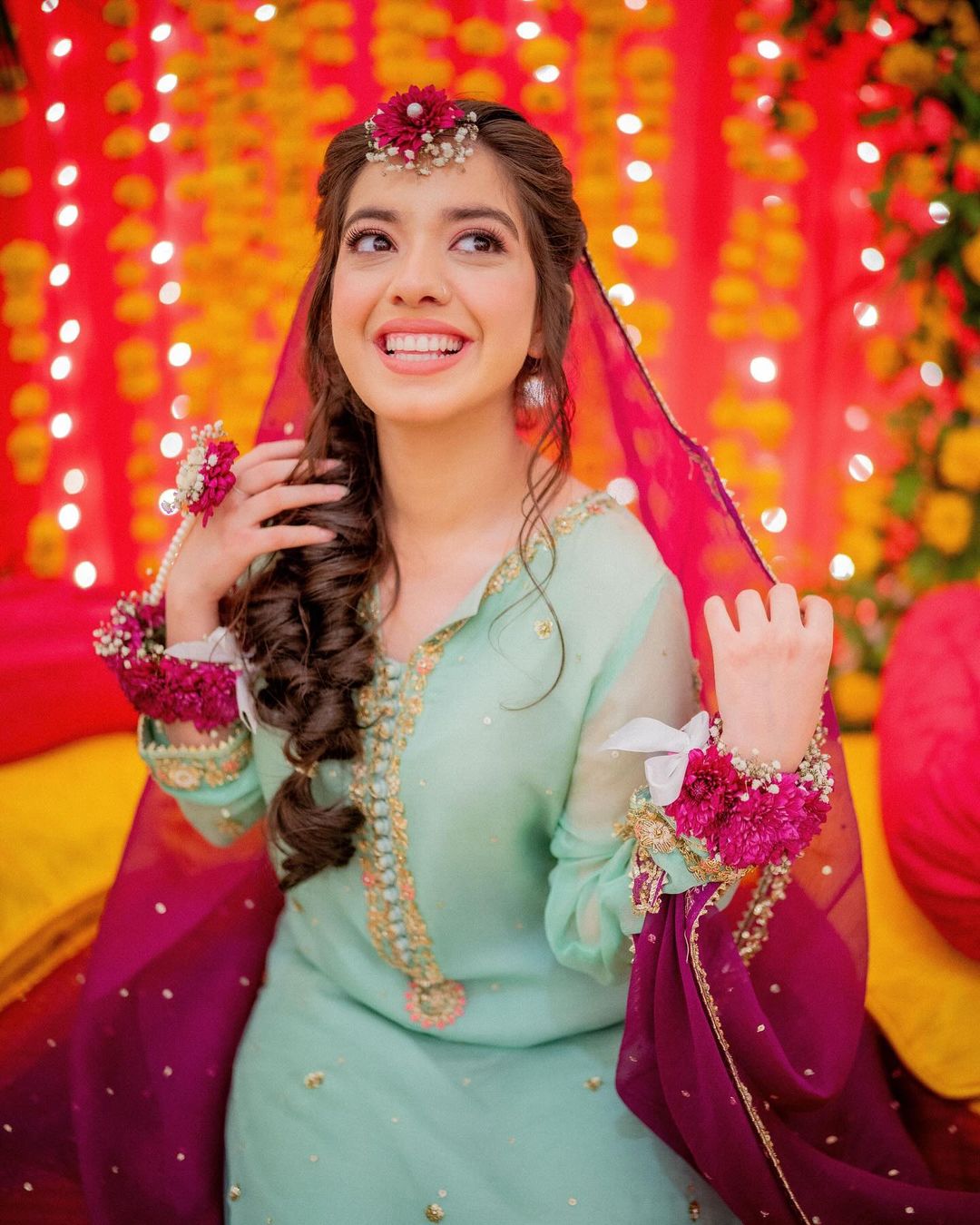 Arisha Razi Shares Family Pictures From Dholki Event | Reviewit.pk