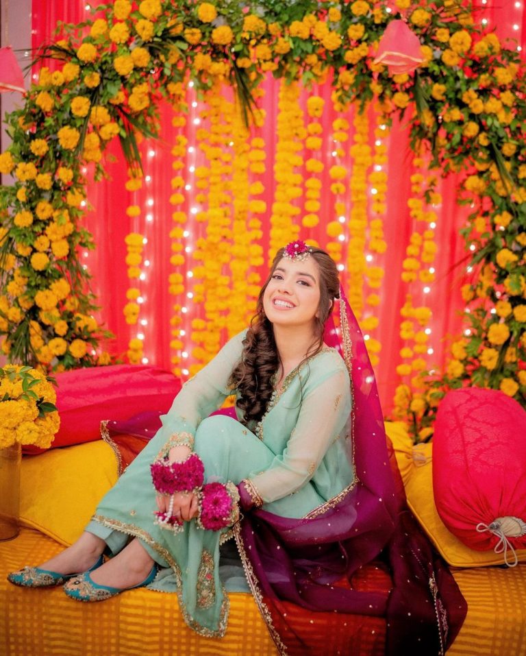 HD Pictures From Arisha Razi Dholki Event | Reviewit.pk