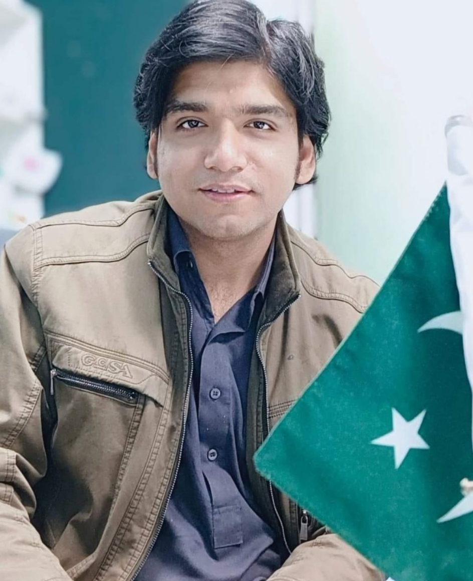 Dr Affan Qaiser Gets Emotional Narrating Mother’s Sacrifices | Reviewit.pk