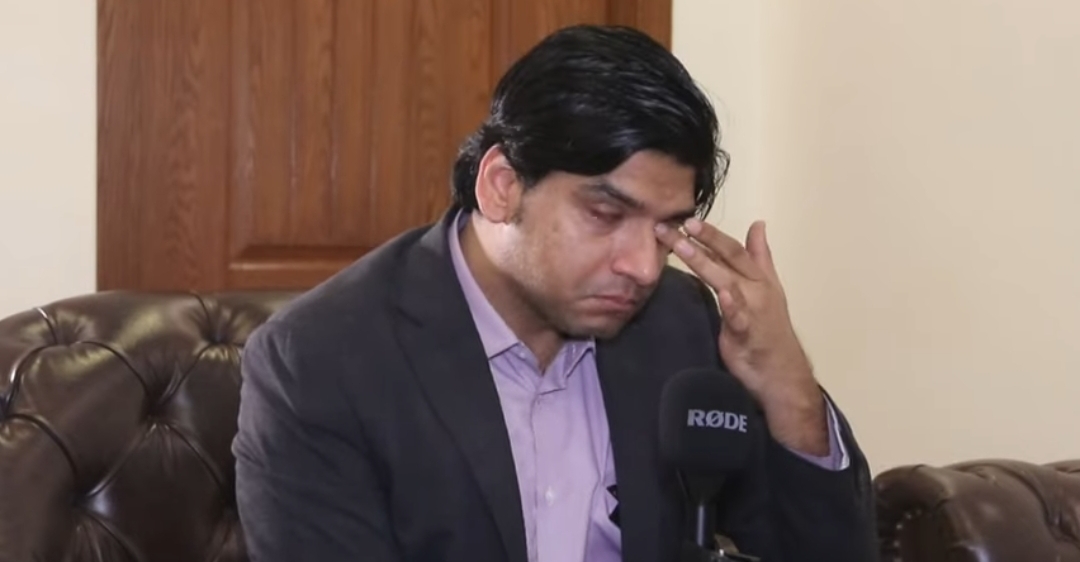 Dr Affan Qaiser Gets Emotional Narrating Mother’s Sacrifices | Reviewit.pk