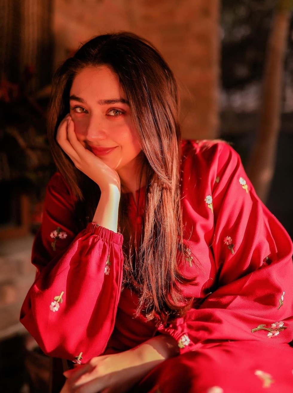 Beautiful Pictures Of Durefishan From Khaie's Set | Reviewit.pk