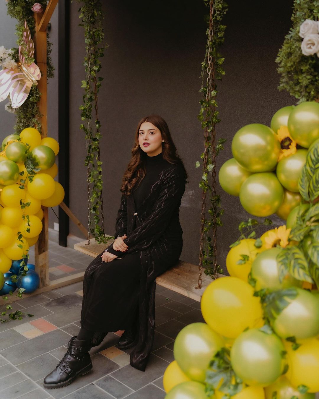 Kanwal Aftab Celebrates 26th Birthday | Reviewit.pk