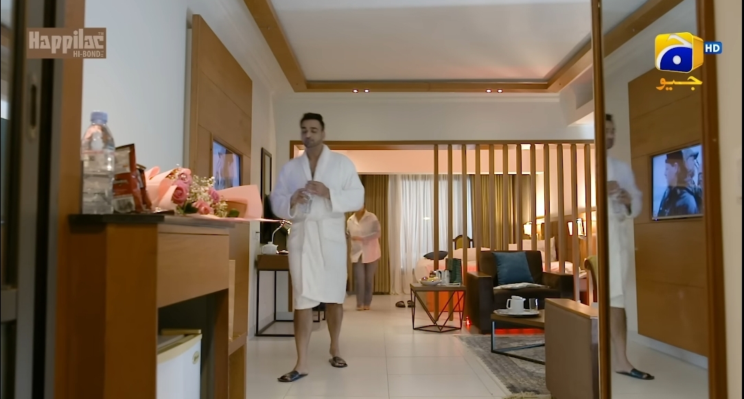 Khumar Episode 12 Gets Criticism For Rayyan & Hamna's Scene | Reviewit.pk