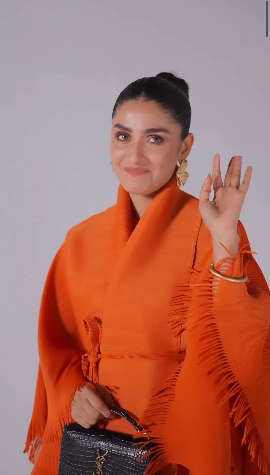 Ayeza khan As Mubashira And Mahnoor Face to Face | Reviewit.pk