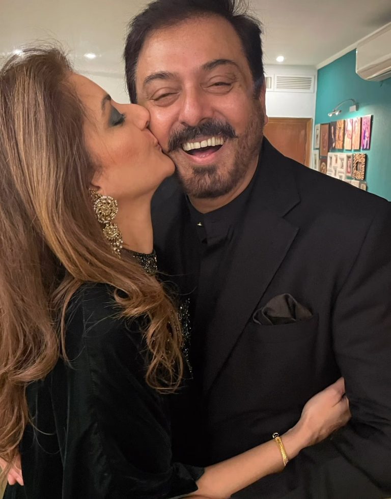 Adorable Family Pictures of Nauman Ijaz | Reviewit.pk