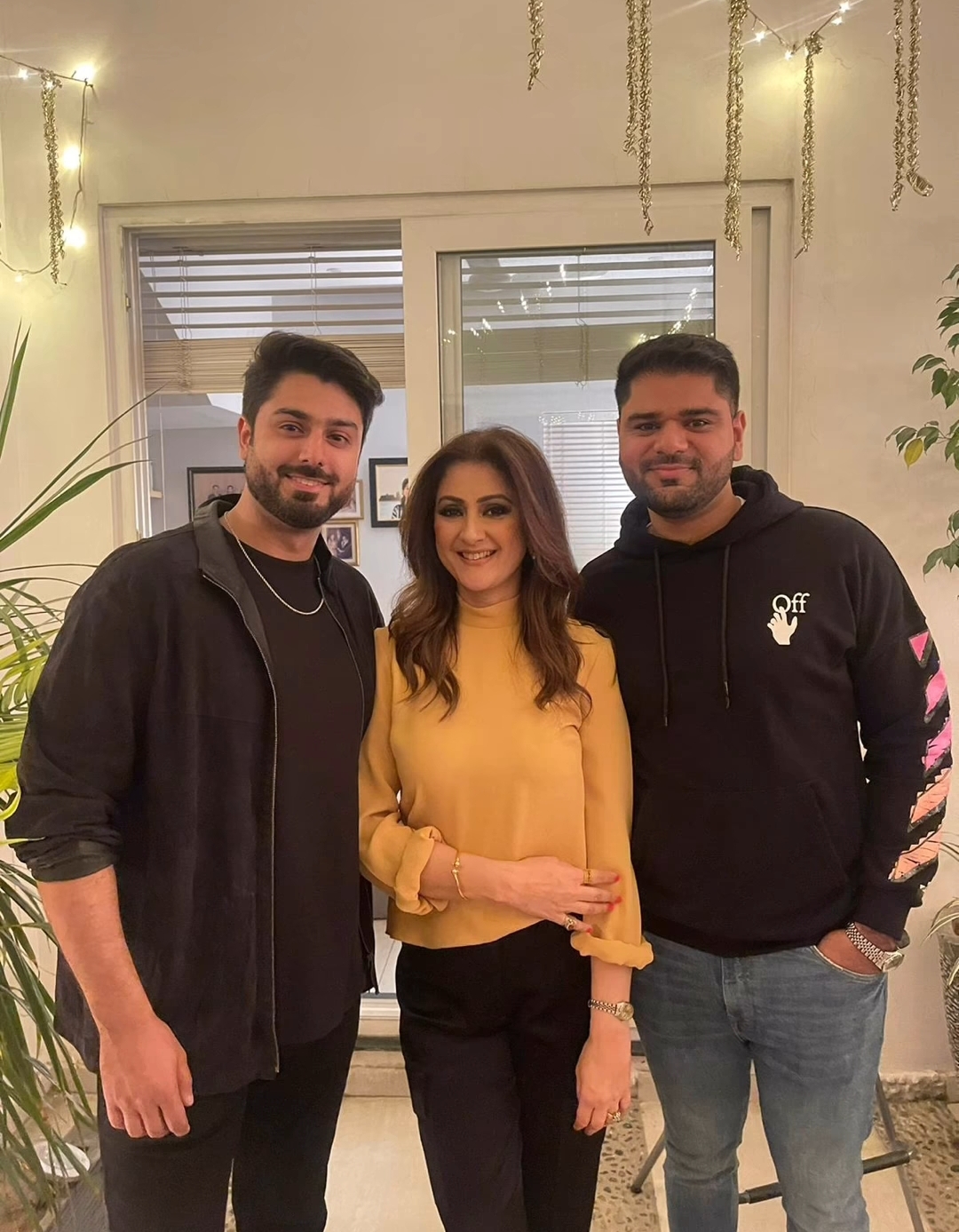 Adorable Family Pictures of Nauman Ijaz | Reviewit.pk